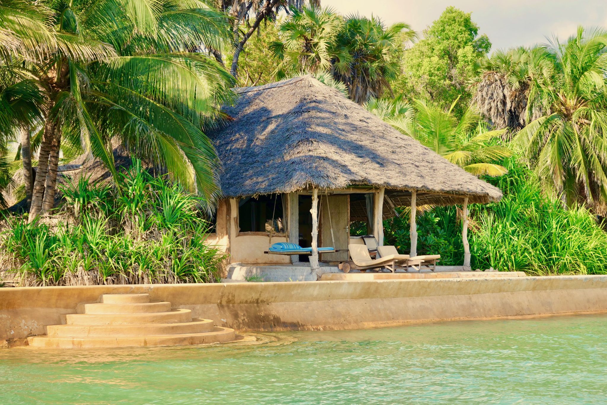 Manda Bay | SAFARI FRANK | Lamu, Kenya | Spoil yourself!