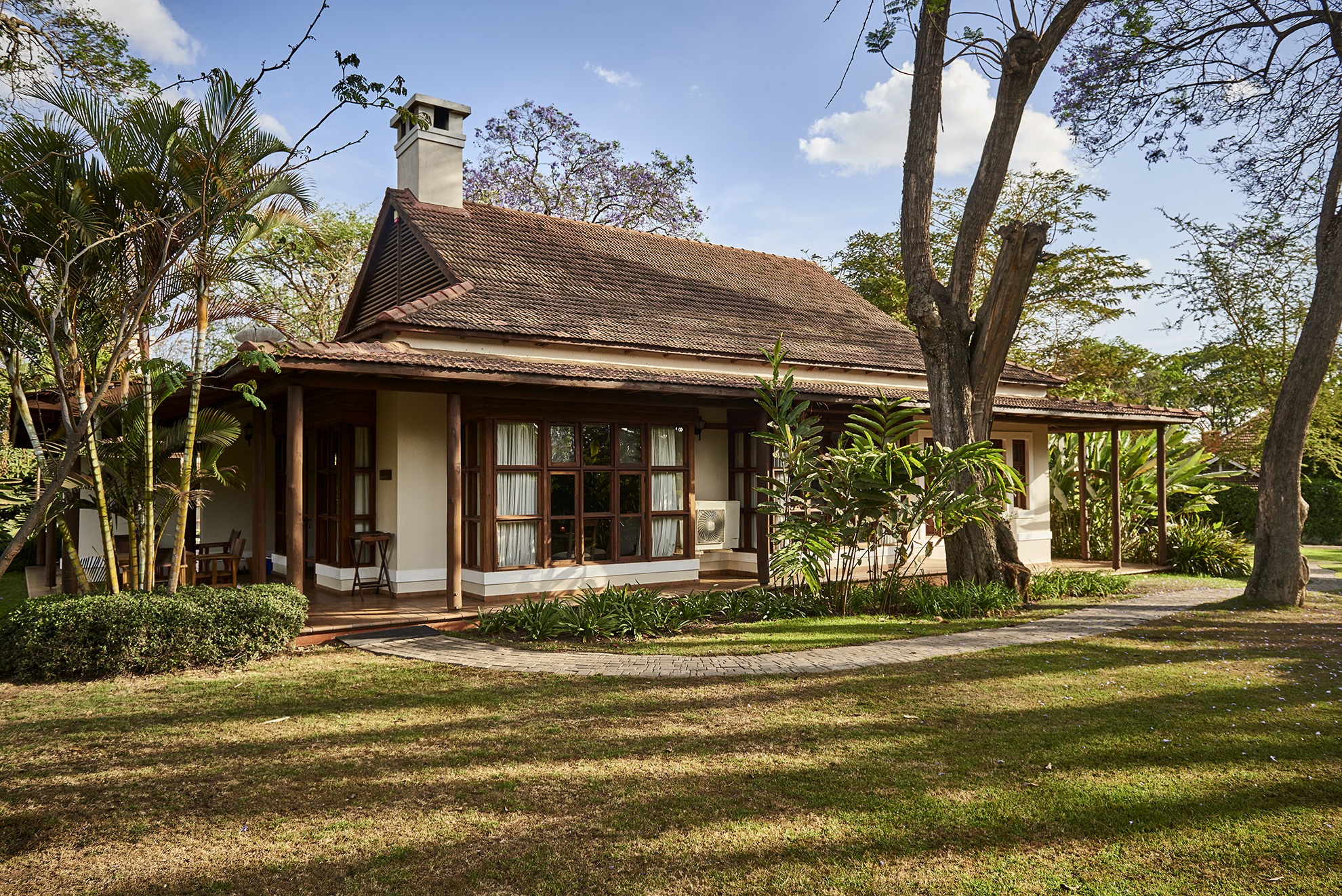 Legendary Lodge | SAFARI FRANK