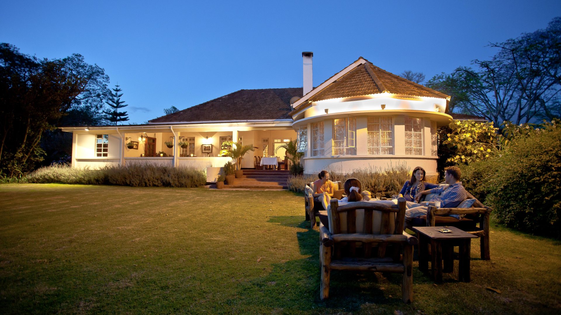 Legendary Lodge | SAFARI FRANK